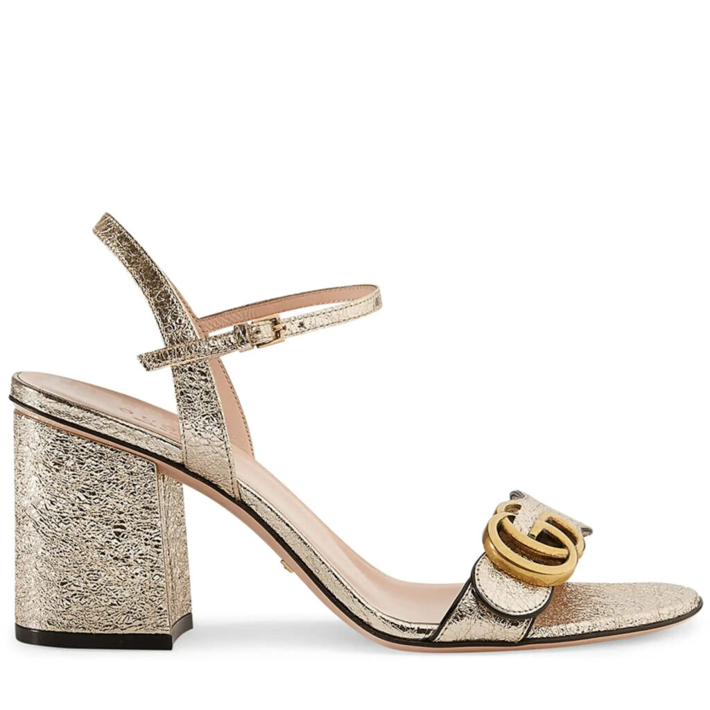 Sandália Gucci metalizada com salto médio • Exoticus